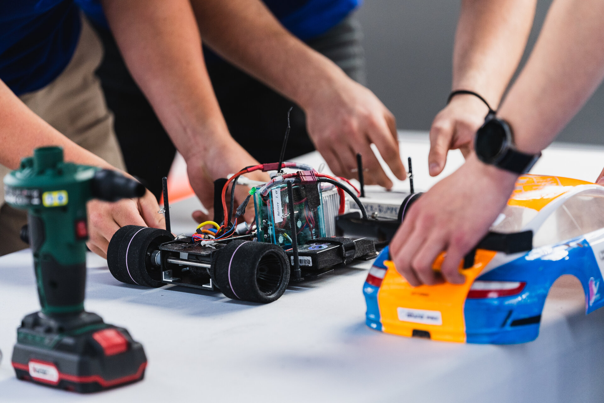 Horizon Educational - A six-hour, hydrogen-fueled `endurance race`