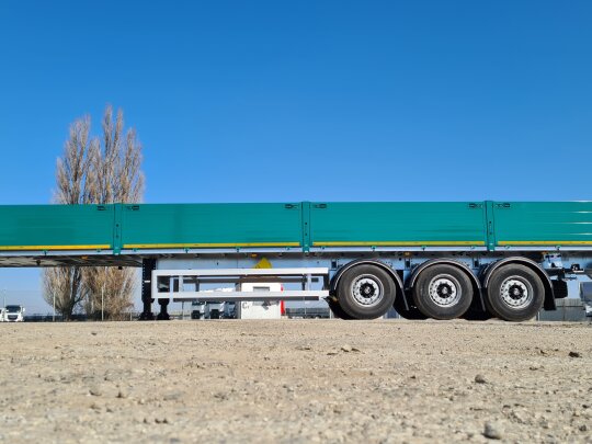 Platform / Curtainsider vehicles