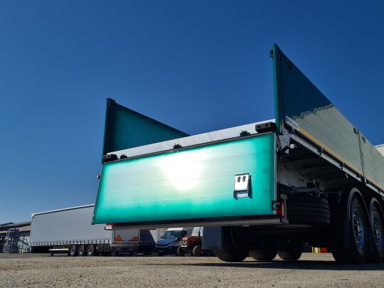 Platform / Curtainsider vehicles