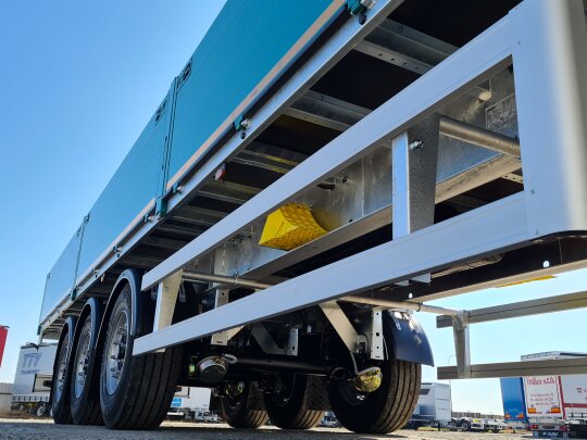 Platform / Curtainsider vehicles