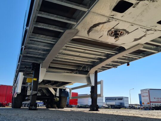 Platform / Curtainsider vehicles