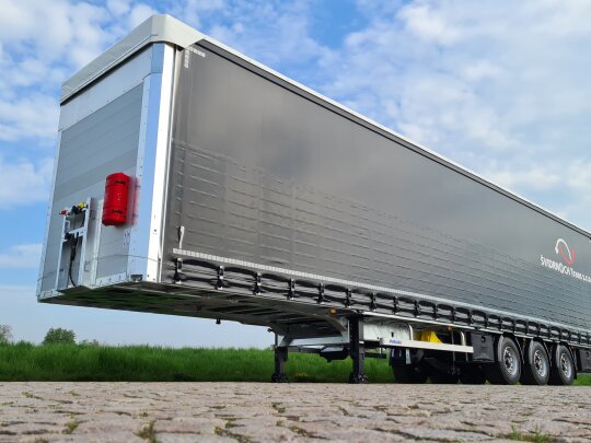 Platform / Curtainsider vehicles