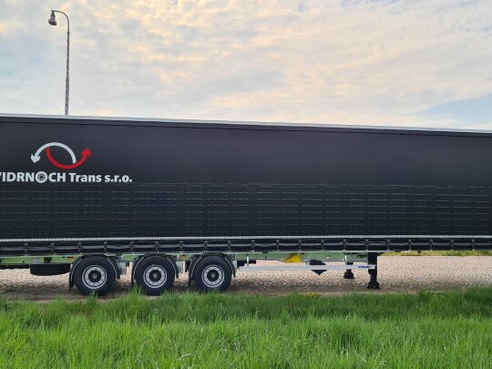 Platform / Curtainsider vehicles