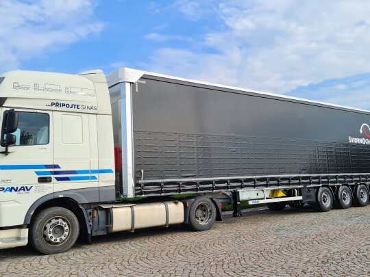 Platform / Curtainsider vehicles
